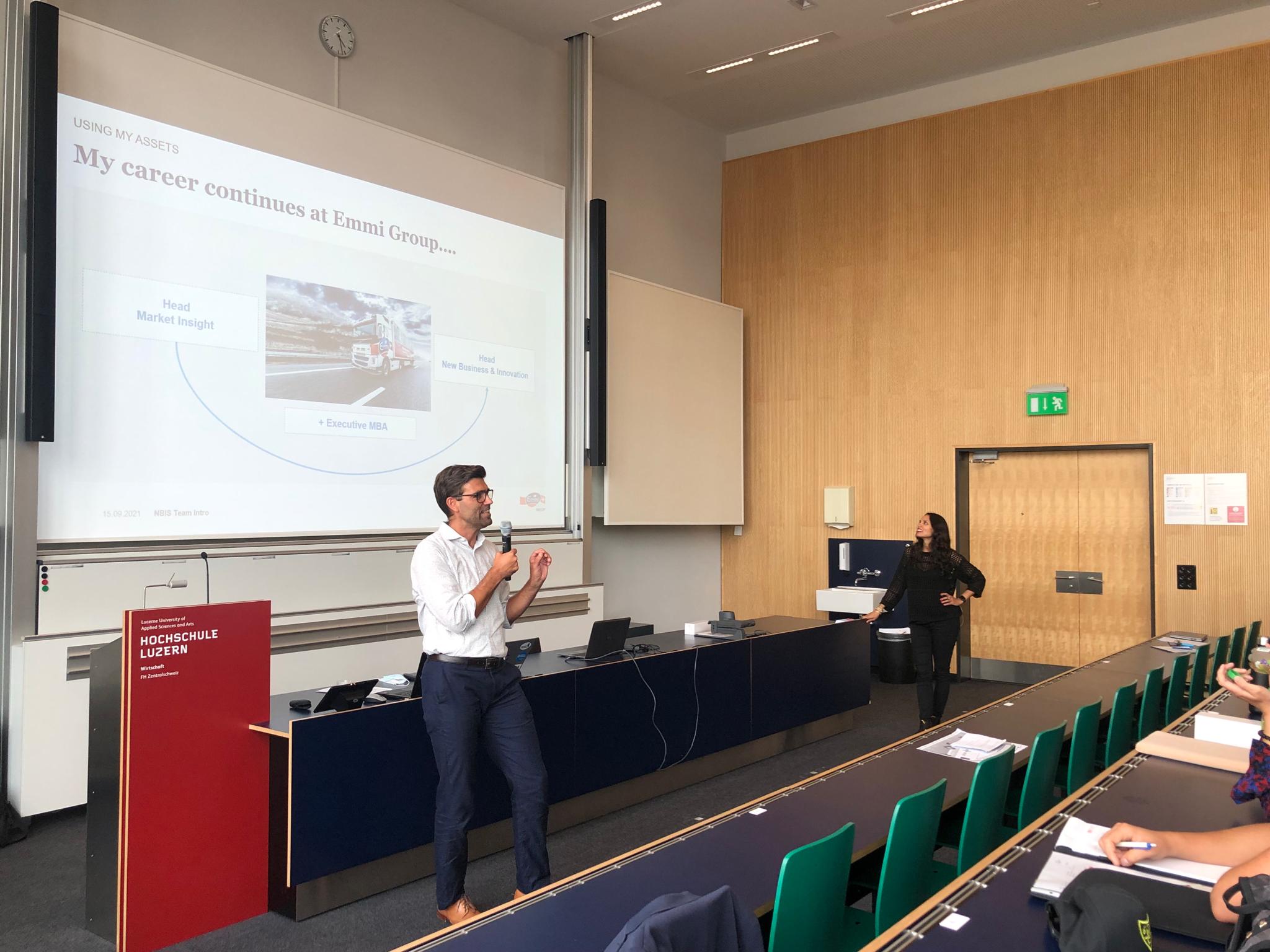 Herzlich Willkommen: 230 Studierende starten im BSc Business Psychology ...